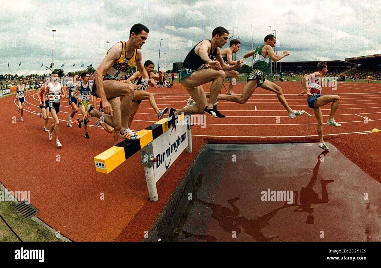 Rob hough in yellow 8 on hi-res stock photography and images - Alamy