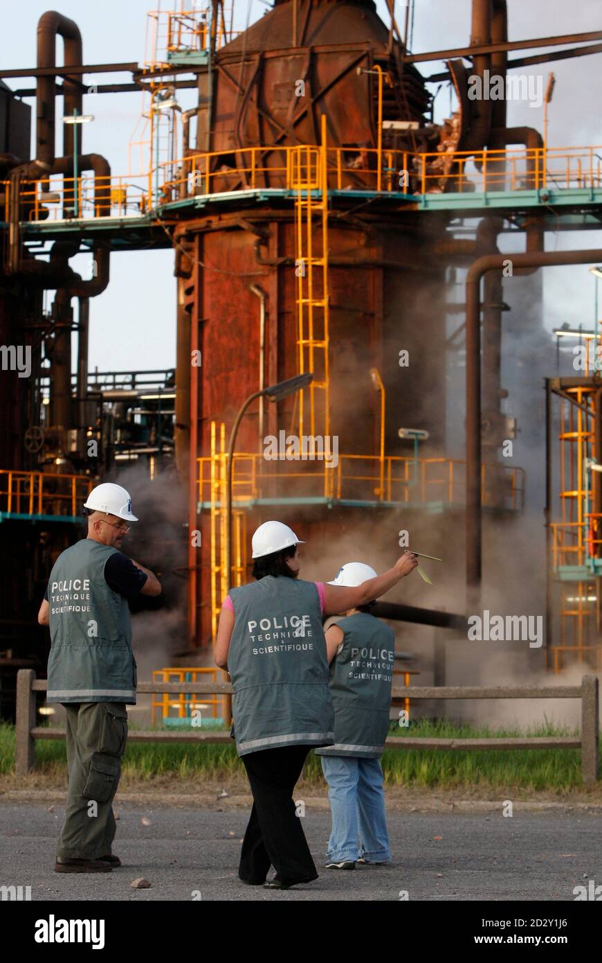 Giant cracker hi-res stock photography and images - Alamy