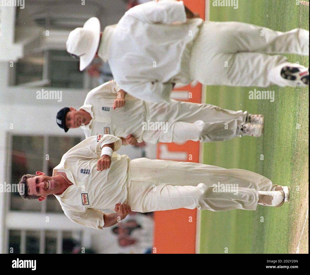 Sport cricket andrew caddick mark taylor hi-res stock photography and ...
