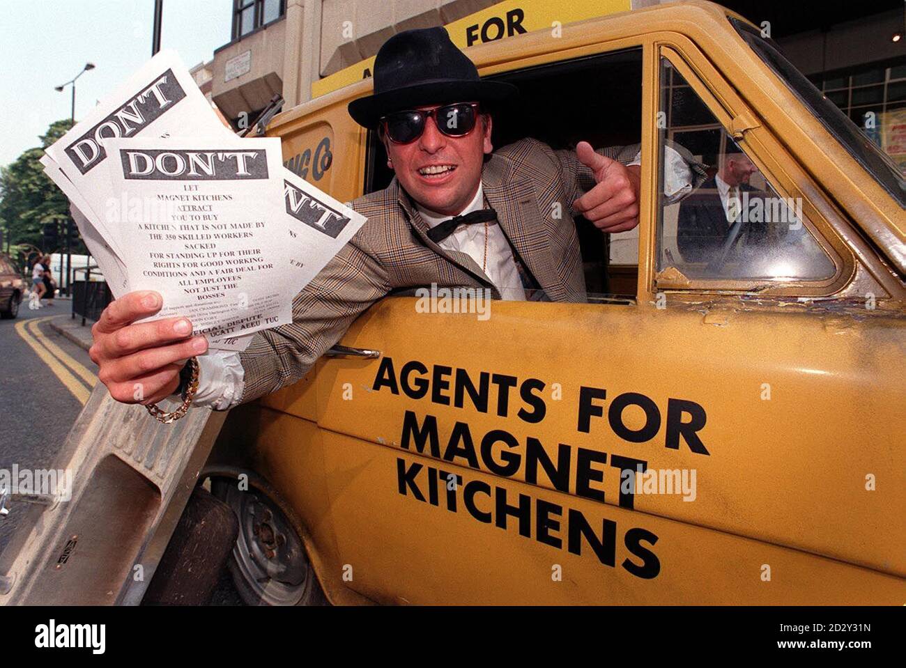 Only fools and horses yellow robin reliant hi-res stock photography and ...
