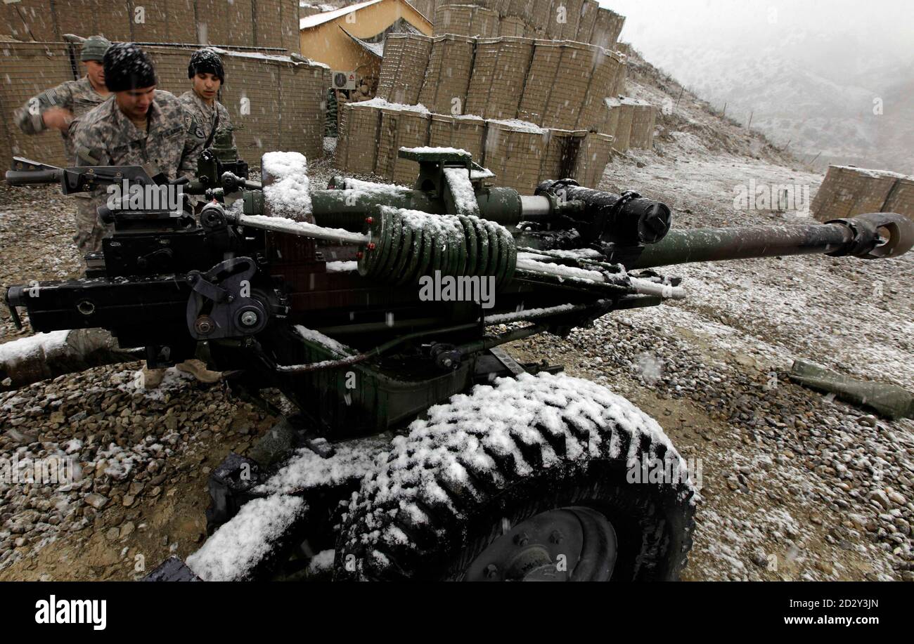 Howitzer 105mm High Resolution Stock Photography and Images - Alamy