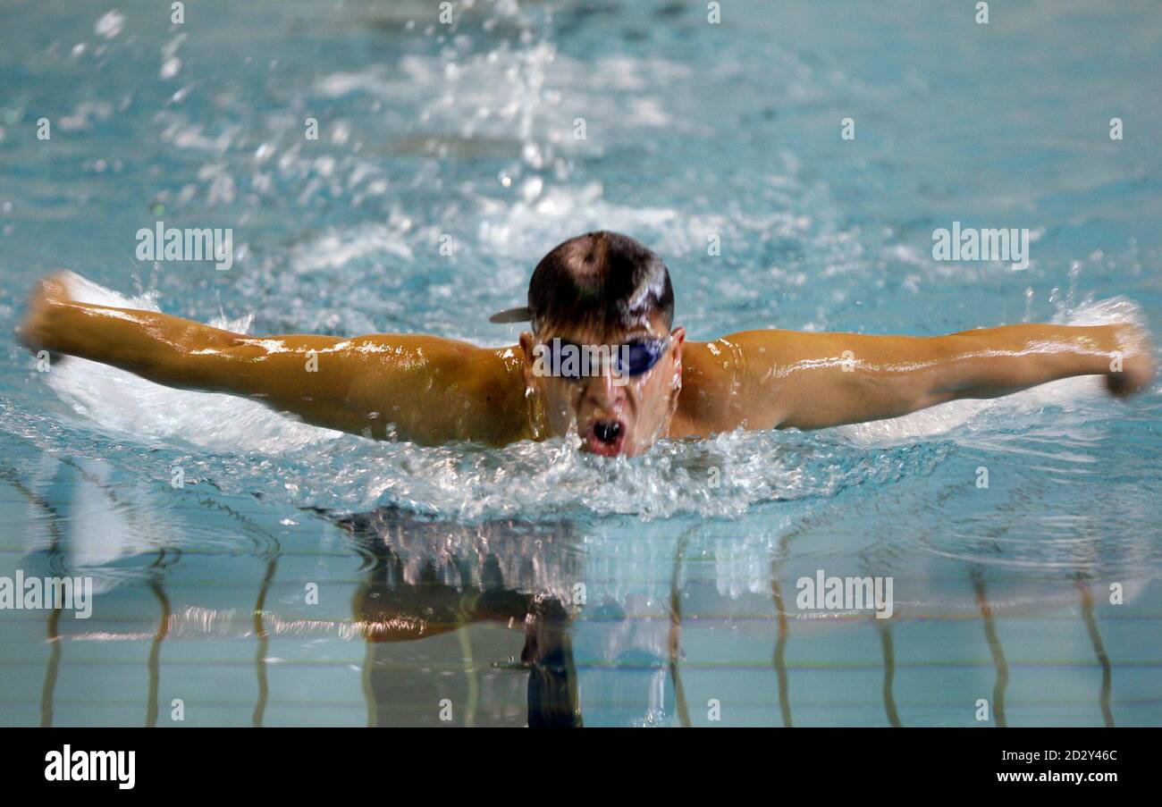 Disabled swimmer hi-res stock photography and images - Alamy