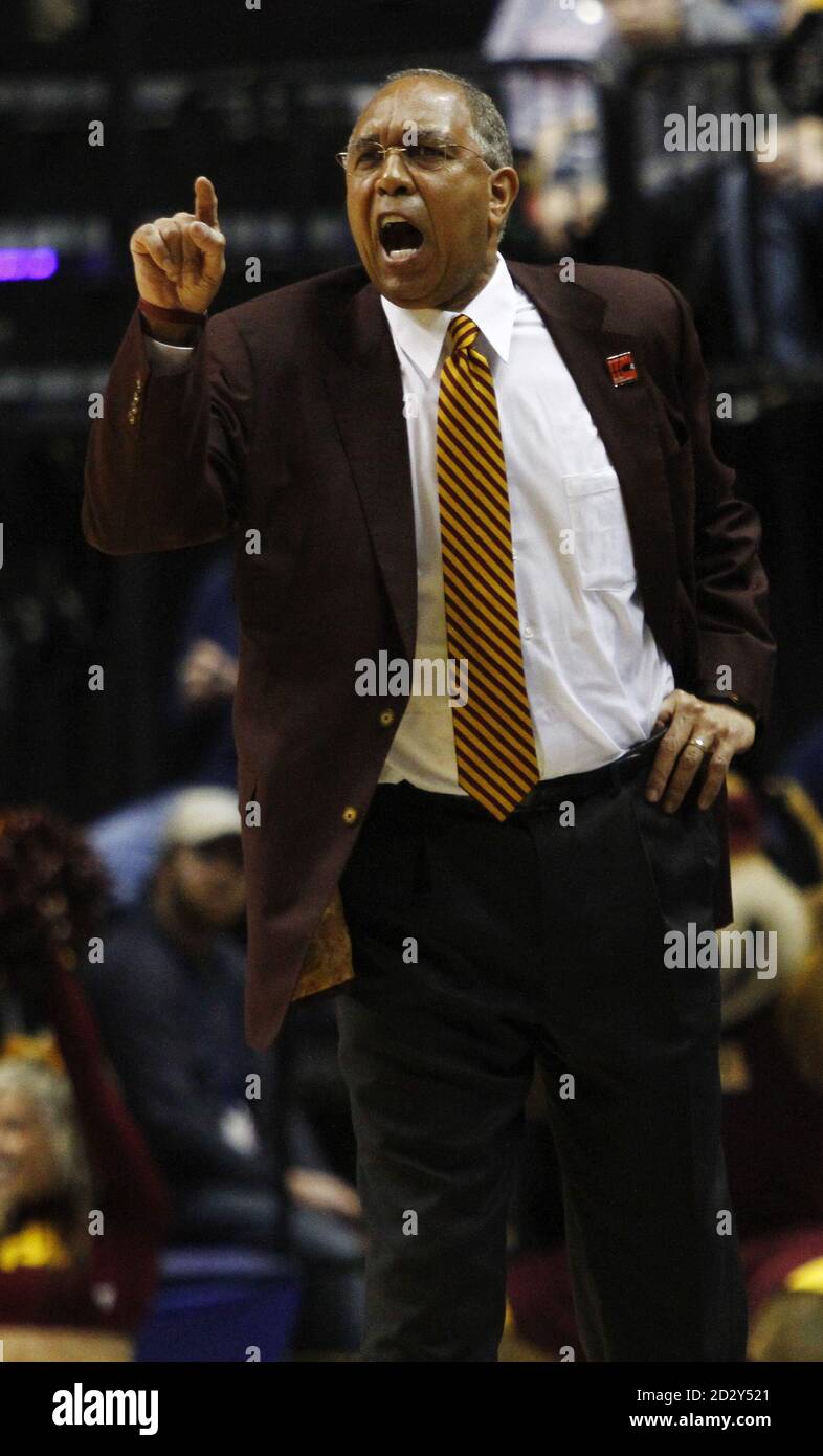 University minnesota head coach tubby hi-res stock photography and ...