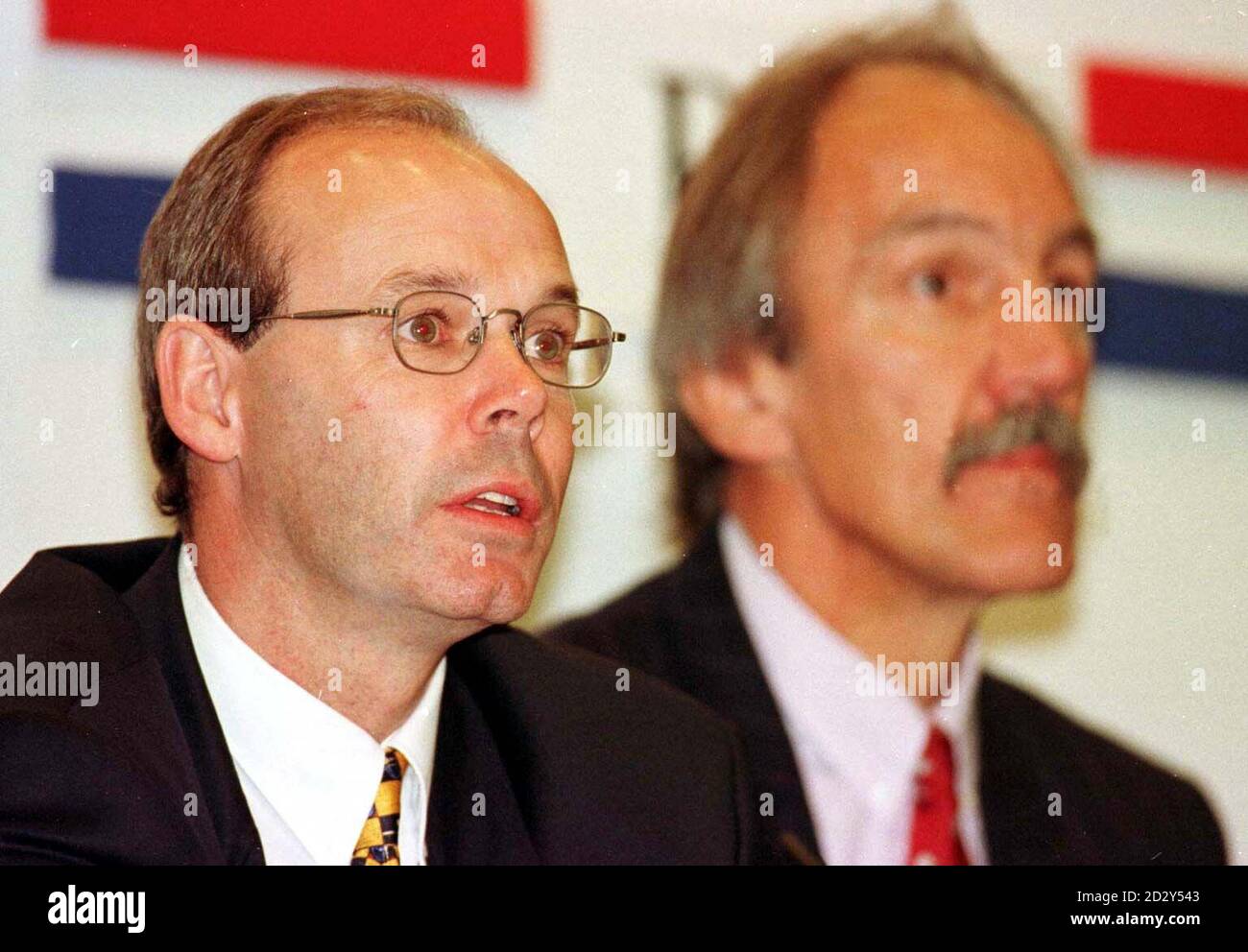 Roger uttley left and new coach hi-res stock photography and images - Alamy