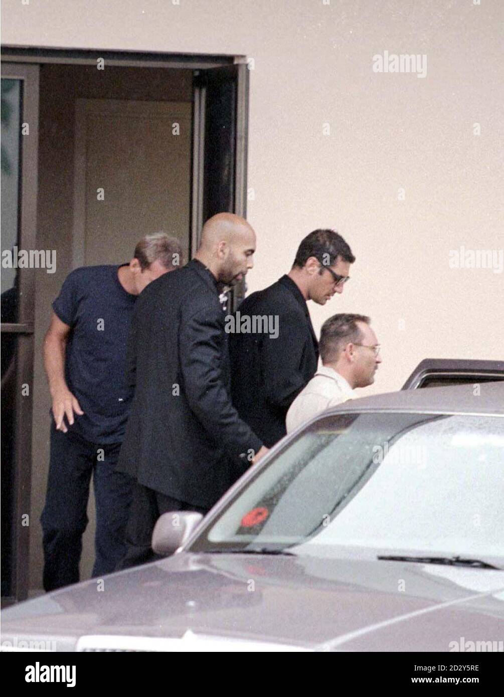 PA NEWS PHOTO : 16/7/97 : DONATELLA VERSACE LEAVES RIVERSIDE GORDON ...