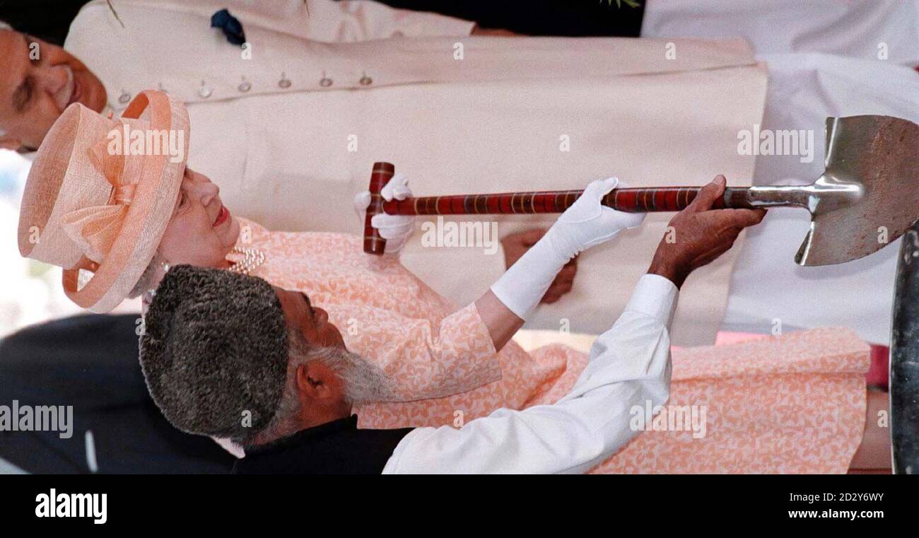 Queen elizabeth ii visit to pakistan hi-res stock photography and ...