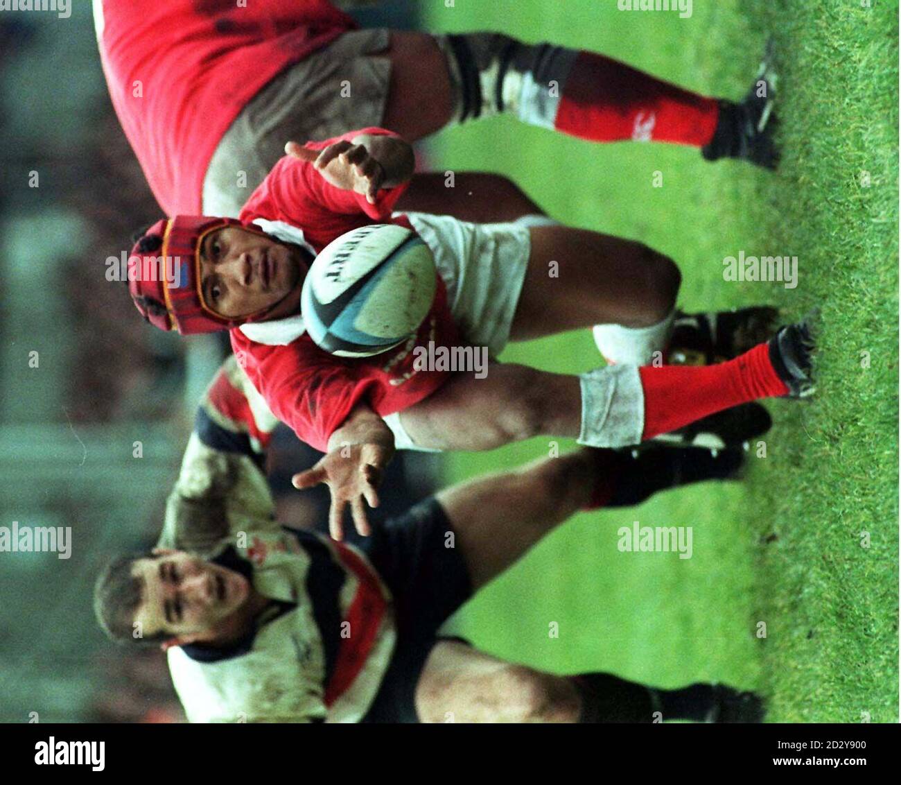 Scrum half under pressure hi-res stock photography and images - Alamy