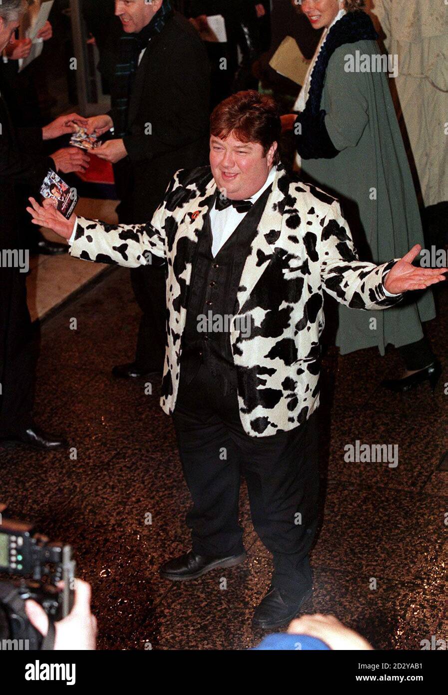 PA NEWS PHOTO : 9/12/97 : DJ JONO (JONATHAN COLEMAN) ARRIVES FOR THE ...