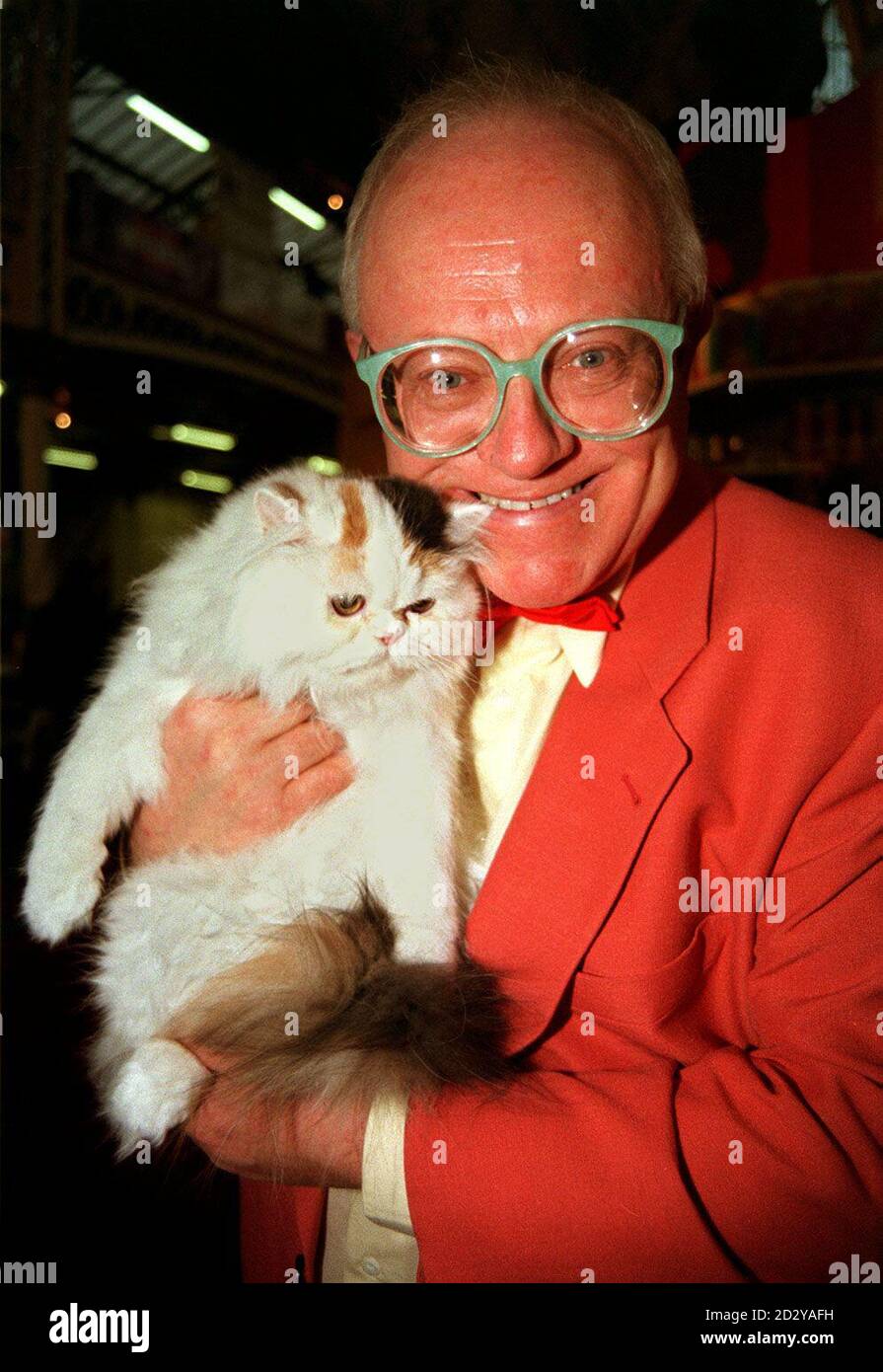 PA NEWS PHOTO 8/12/97 TV ACTOR KEN MORLEY ATTENDS THE CAT CLUB SHOW AT ...