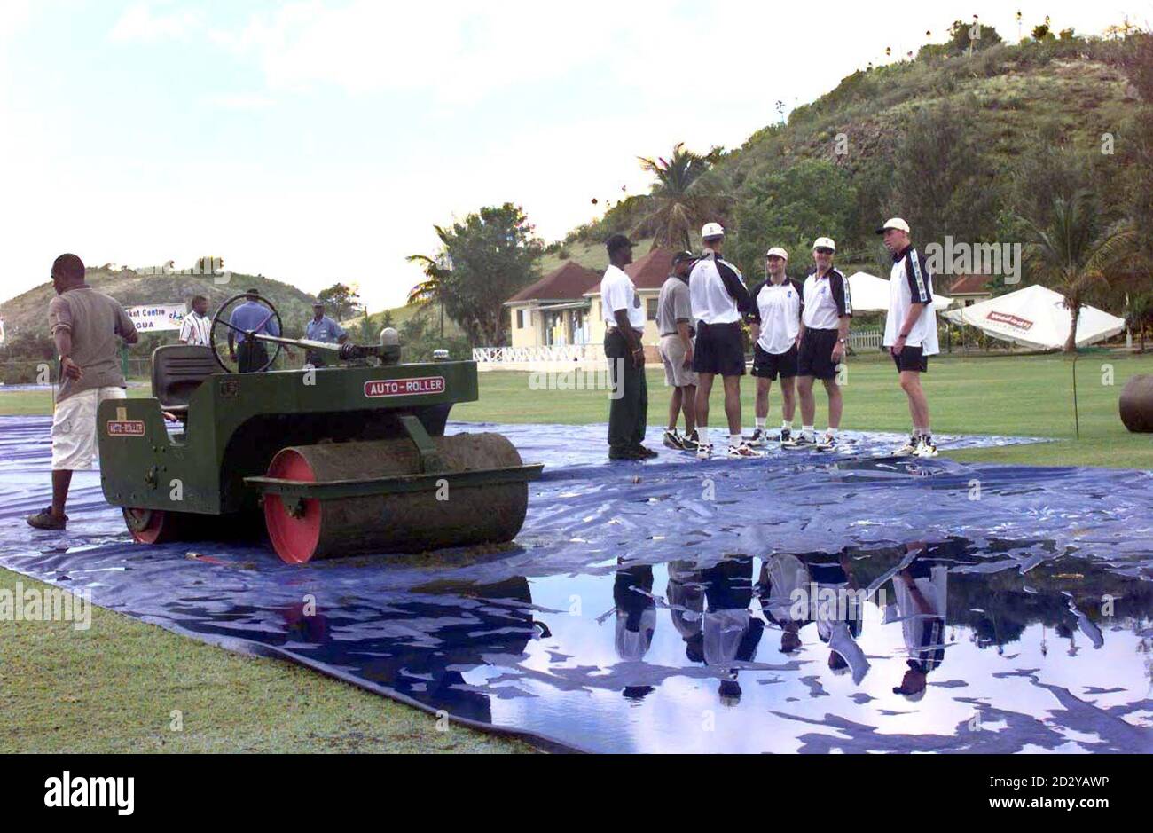 England cricketers, ( L-R) Dean Headley, Graham Thorpe, Phil Tufnell ...