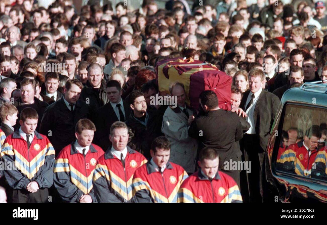 An estimated 5,000 people joined the funeral cortage of Terry Enright ...