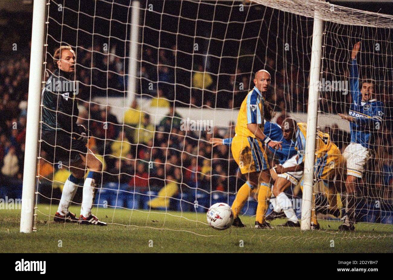 Gary speed everton chelsea hi-res stock photography and images - Alamy