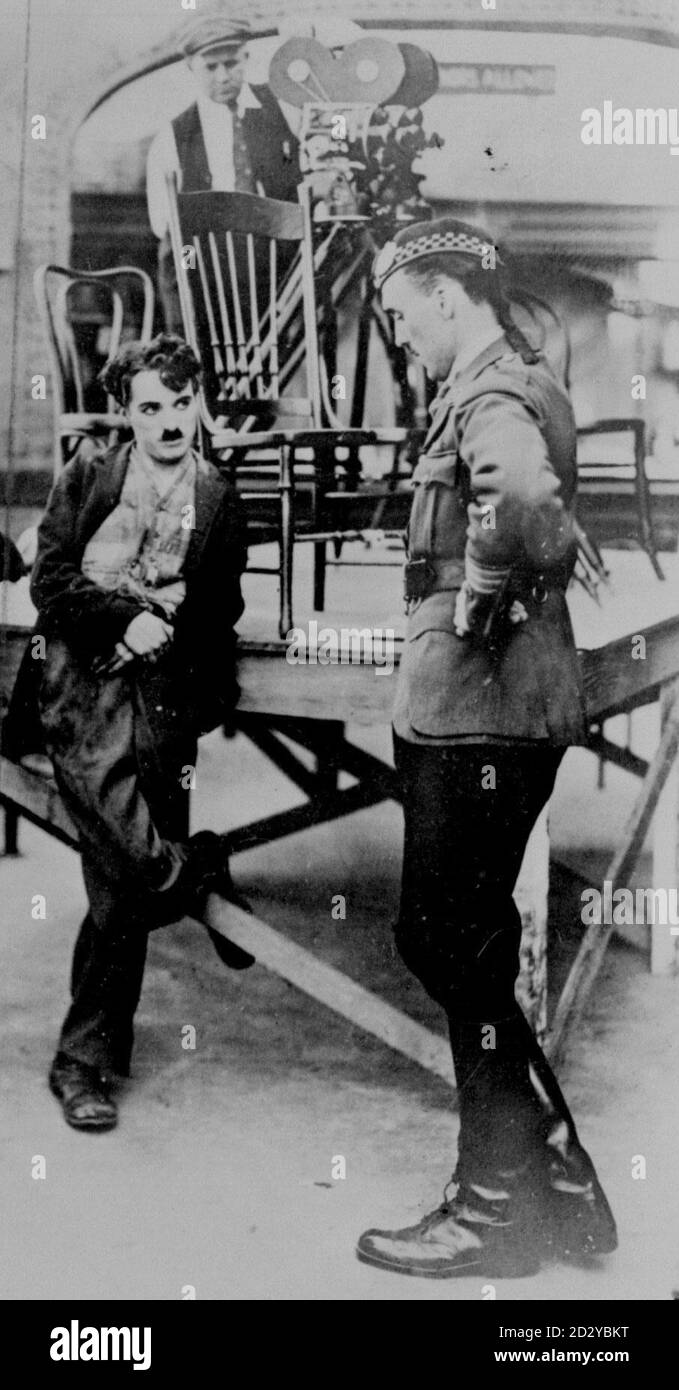 PA NEWS PHOTO 1918 : CHARLIE CHAPLIN AND MAJOR BEITH (IAN HAY) AT THE ...