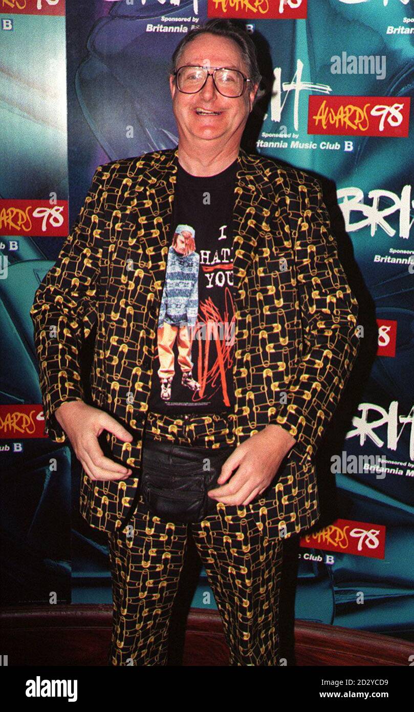 PA NEWS PHOTO 12/01/98 TV PRESENTER JONATHAN KING AT THE "CAFE DE PARIS ...