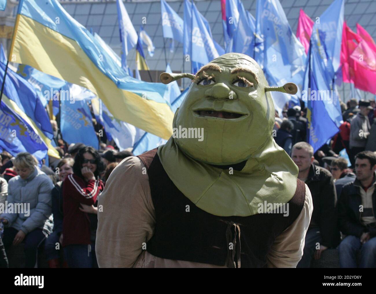 Shrek costume hi-res stock photography and images - Alamy