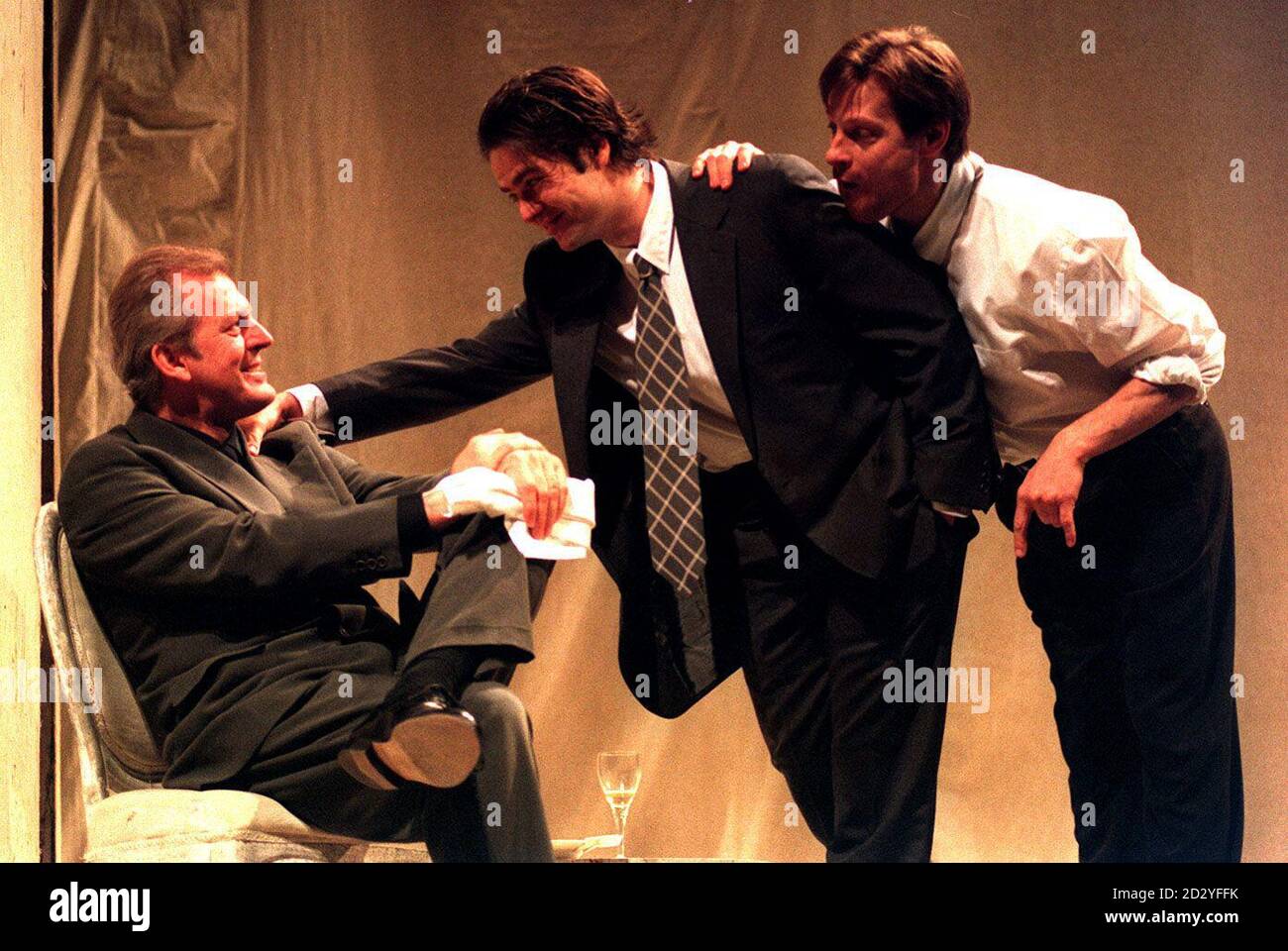 Members royal opera house production cosi fan tutti shaftesbury theatre ...