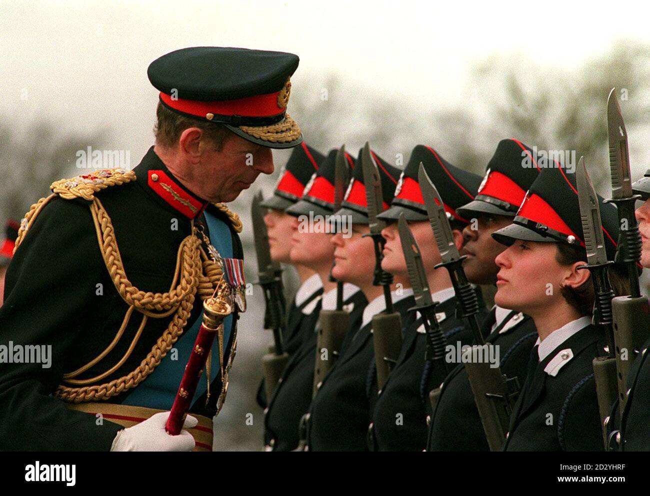 PA NEWS PHOTO 9/4/98 DUKE OF KENT INSPECTS THE OFFICERS PASSING OUT AT ...
