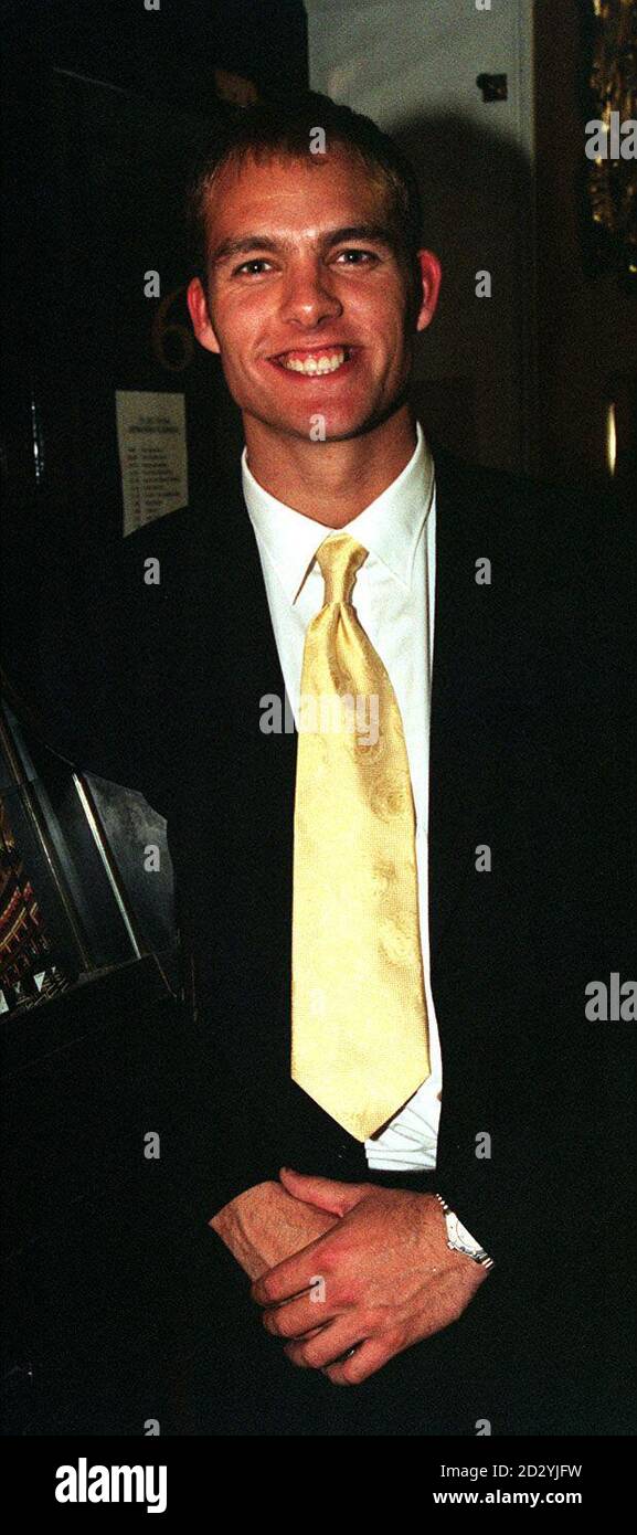 PA NEWS PHOTO 11/4/98 GLADIATOR "HUNTER" JAMES CROSSLEY ATTENDS THE VH ...