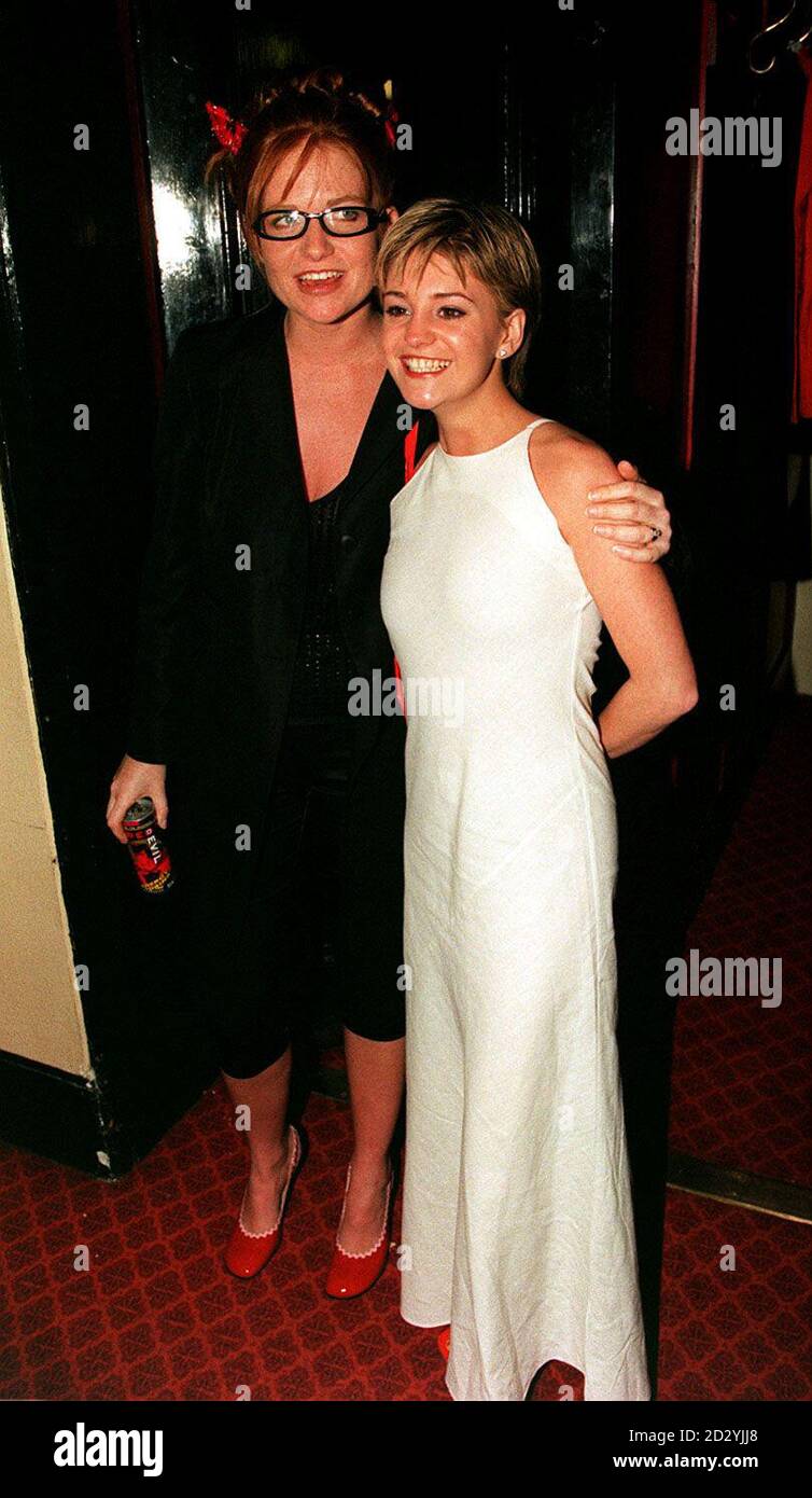 PA NEWS PHOTO 11/4/98 ACTRESS PATSY PALMER AND NICOLA STAPLETON ATTEND ...