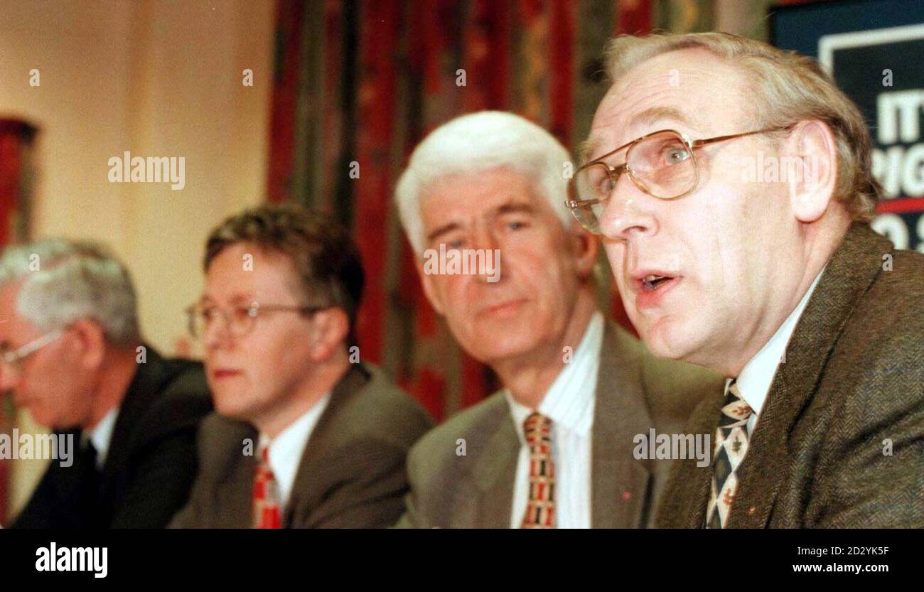 Left right brian thompson hi-res stock photography and images - Alamy