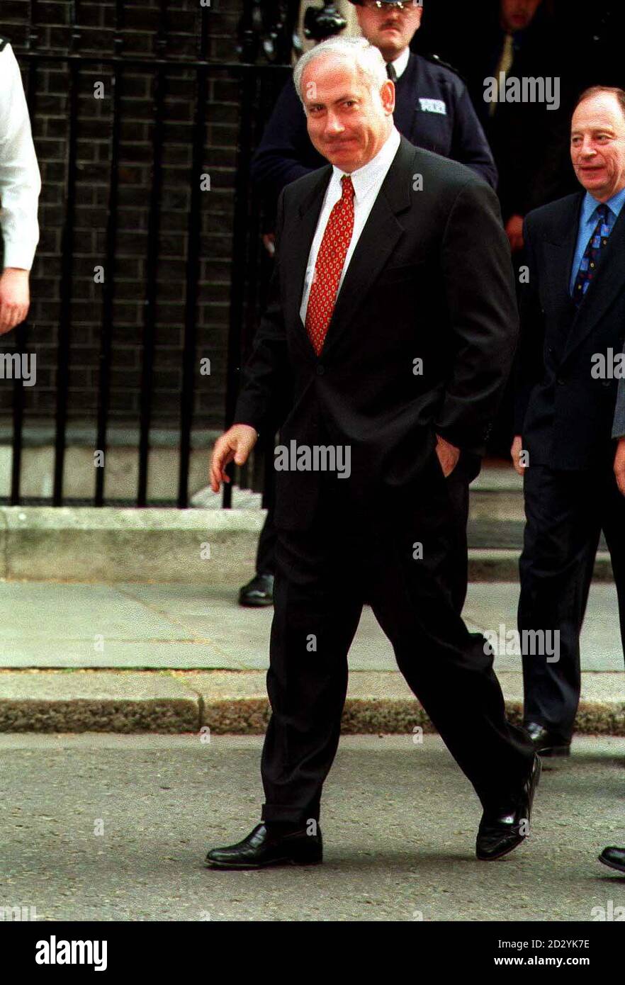 PA NEWS PHOTO 4/5/98 ISRAELI PRIME MINISTER BENJAMIN NETANYAHU LEAVES ...