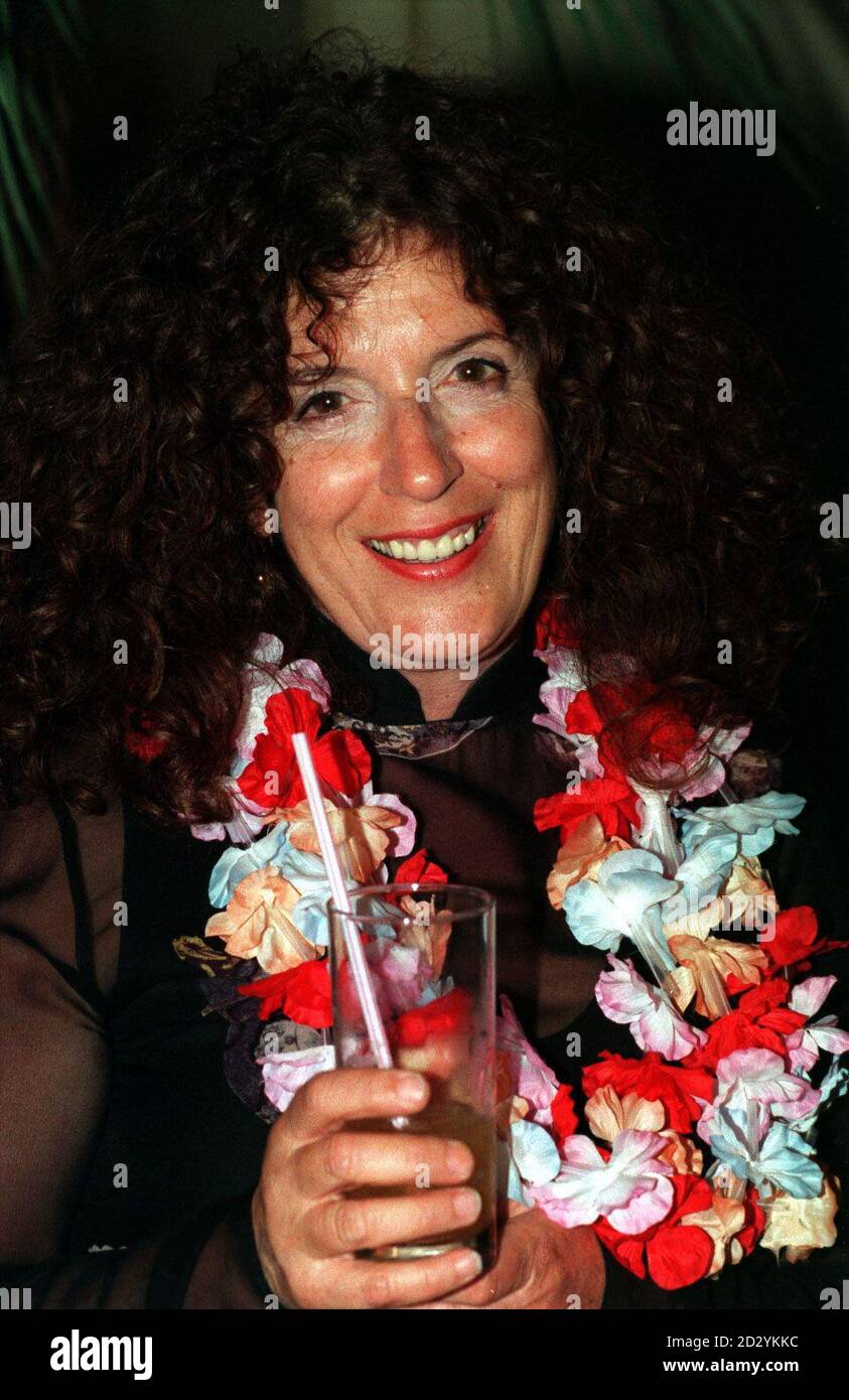 PA NEWS PHOTO 7/5/98 FOUNDER AND OWNER OF "THE BODY SHOP" ANITA RODDICK ...
