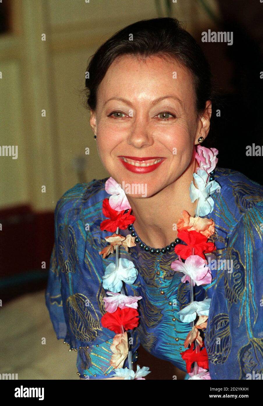PA NEWS PHOTO 7/5/98 ACTRESS JENNY AGUTTER AT THE CAFE ROYAL IN LONDON ...