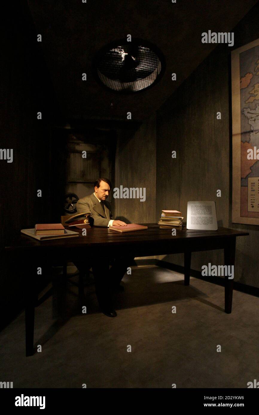Adolf hitler in wax museum hi-res stock photography and images - Alamy