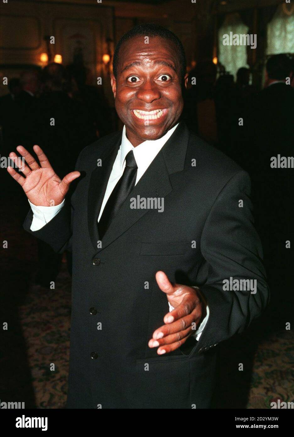 PA NEWS PHOTO 13/5/98 TELEVISION PERSONALITY DAVE BENSON PHILLIPS AT ...