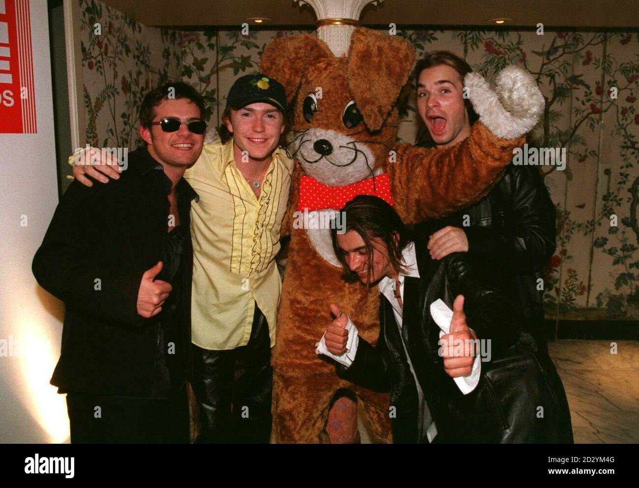 PA NEWS PHOTO 13/5/98 IRISH POP GROUP "OTT" AT THE DORCHESTER HOTEL IN ...