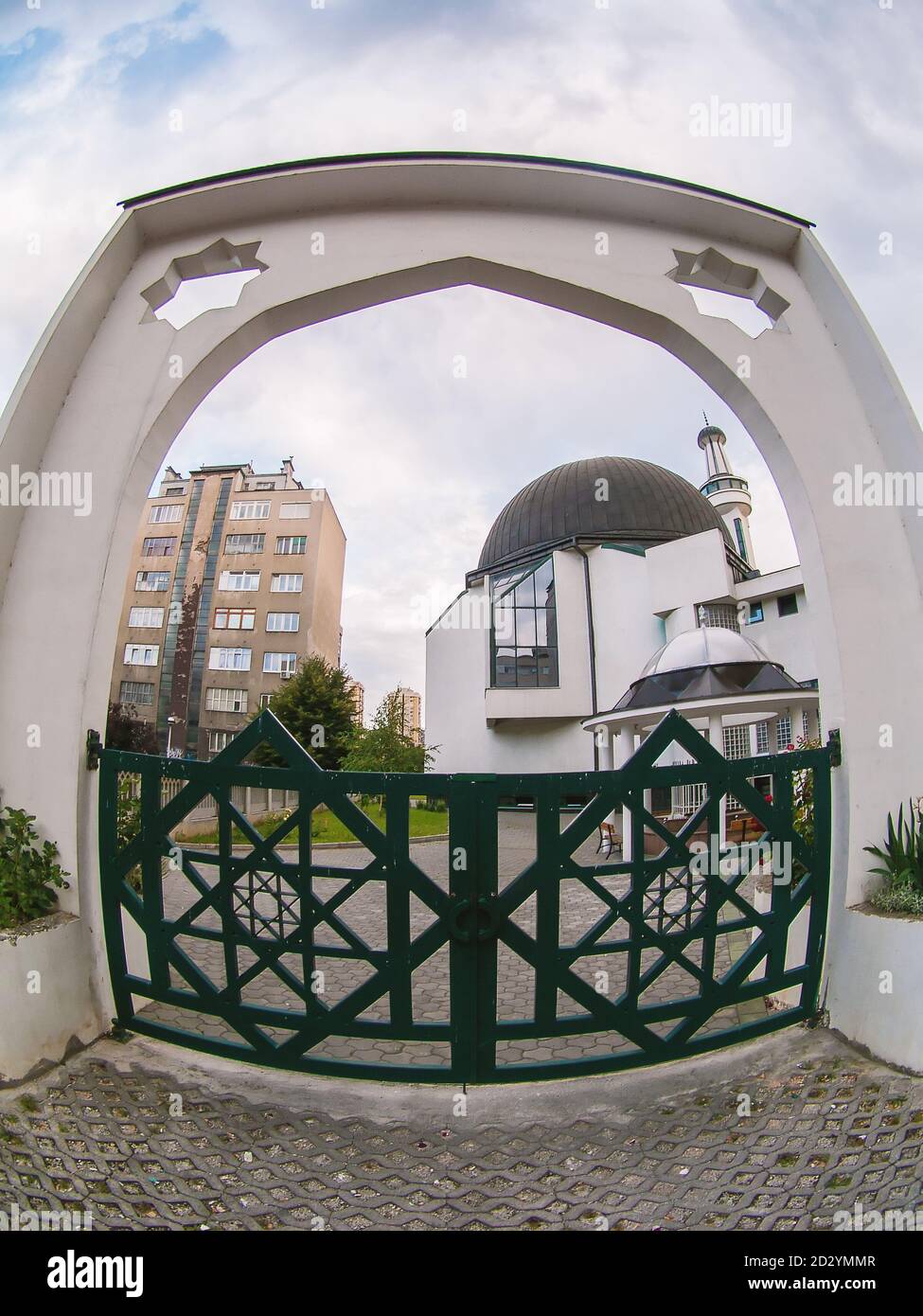 Modern islamic architecture mosque wide shoot Stock Photo - Alamy