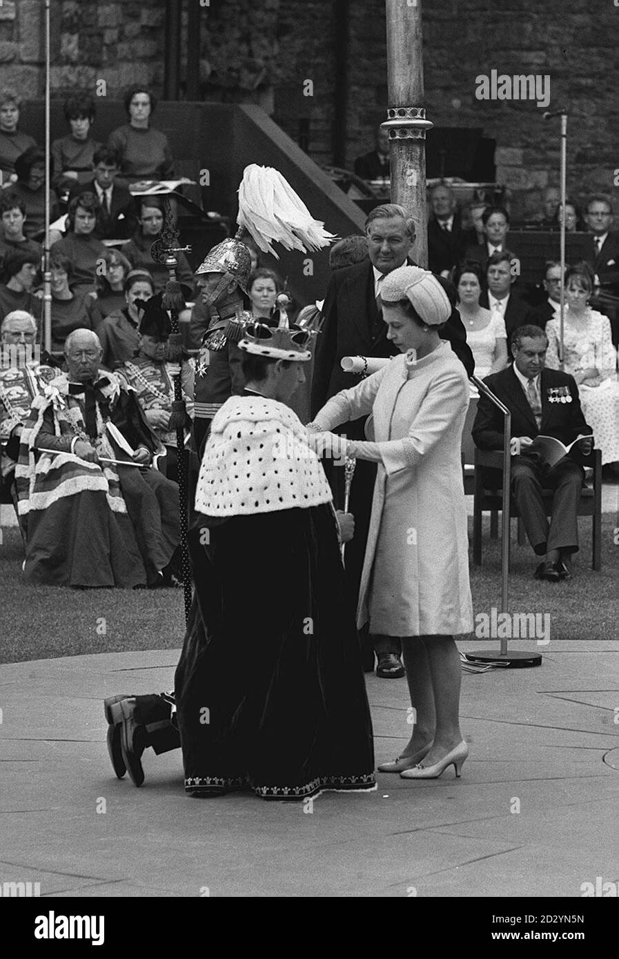 Investiture prince charles prince wales Black and White Stock Photos ...
