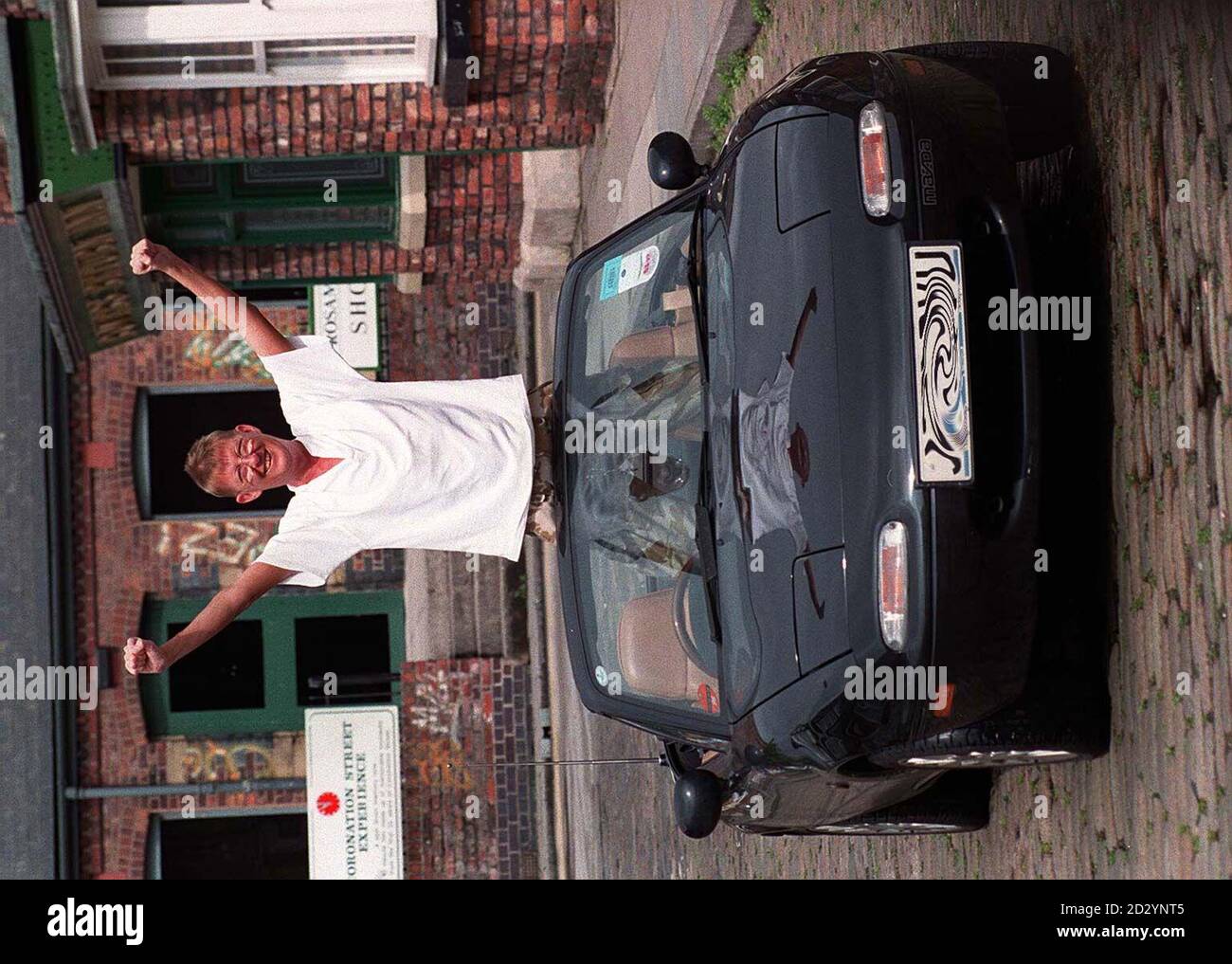 Coronation street star kevin kennedy curly watts celebrates hi-res ...