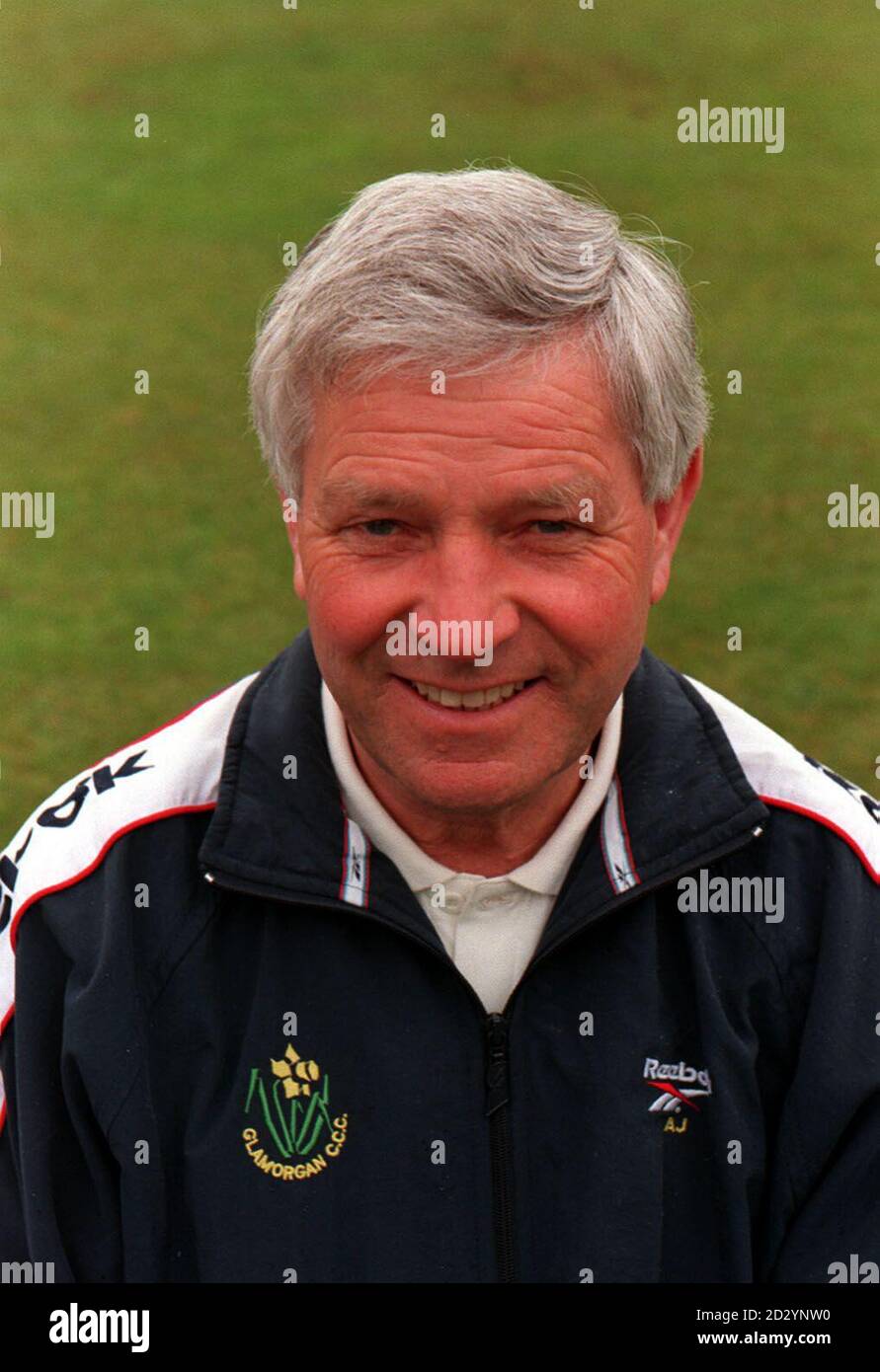 Alan jones and cricket hi-res stock photography and images - Alamy