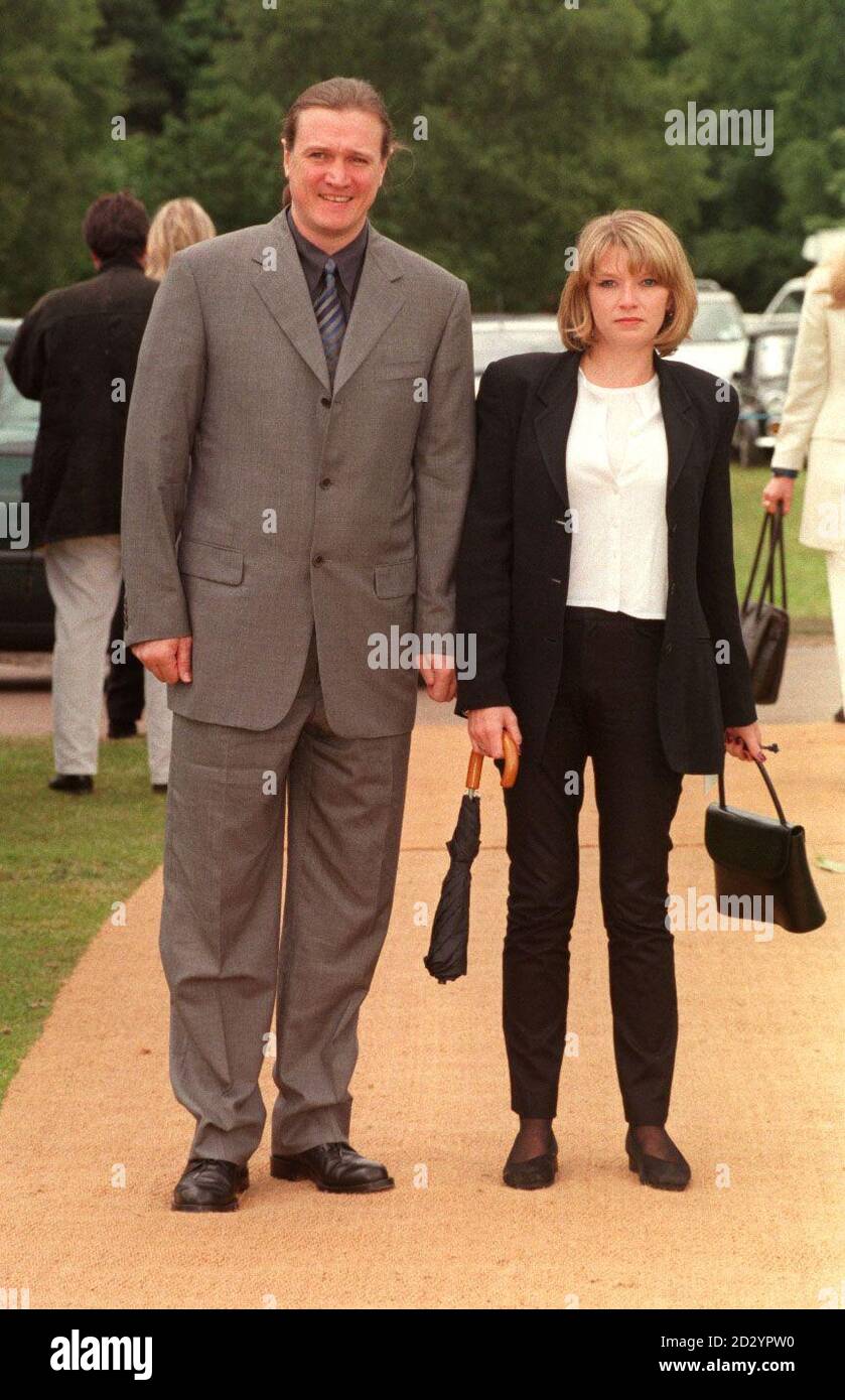PA NEWS PHOTO 14/6/98 ACTOR PETER HOWITT AND WIFE AT THE ALFRED DUNHILL ...
