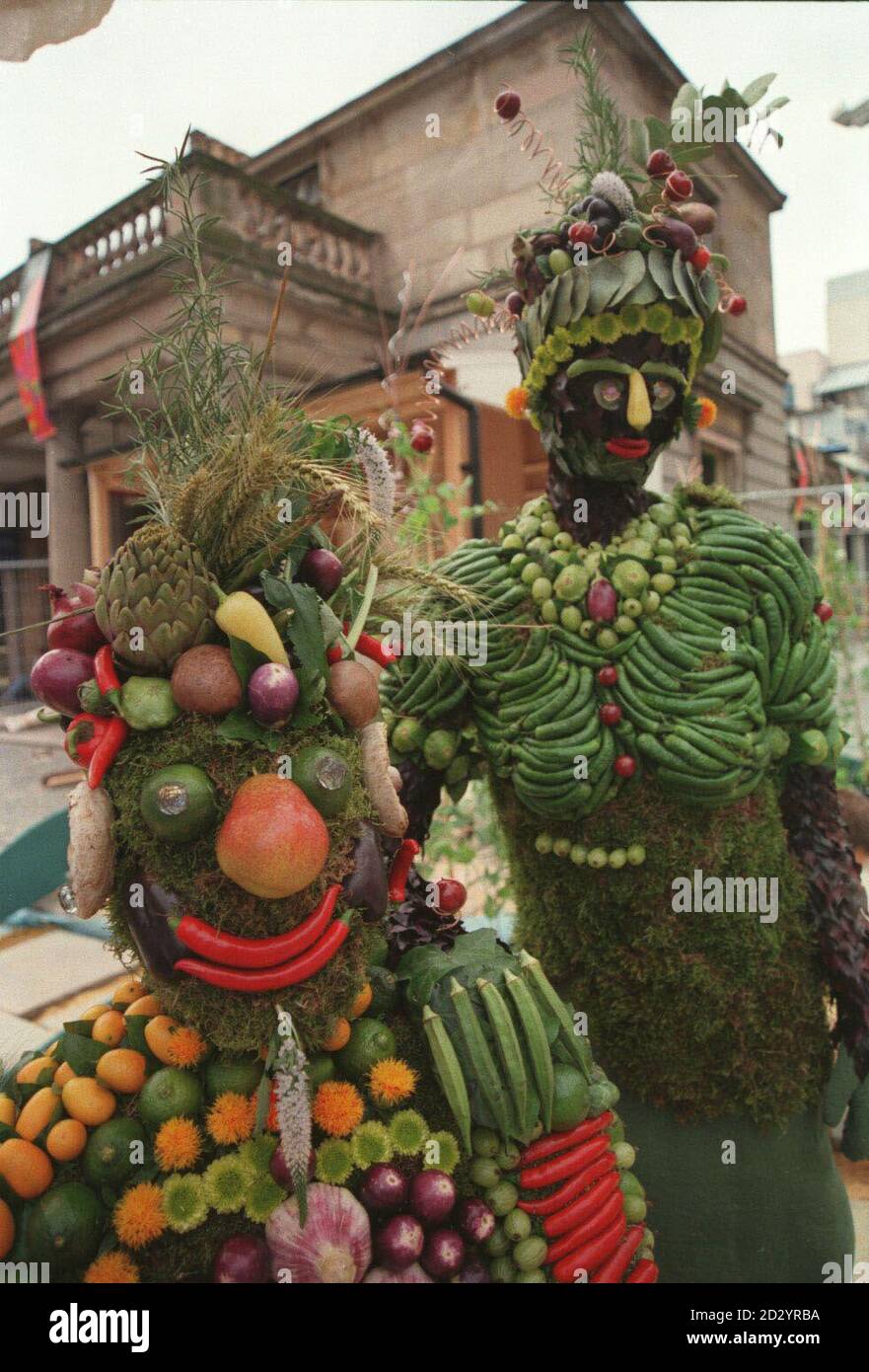 LIFE-SIZE FIGURES MADE FROM FRUIT AND VEGETABLES BY TOM STOGDON WHICH ...