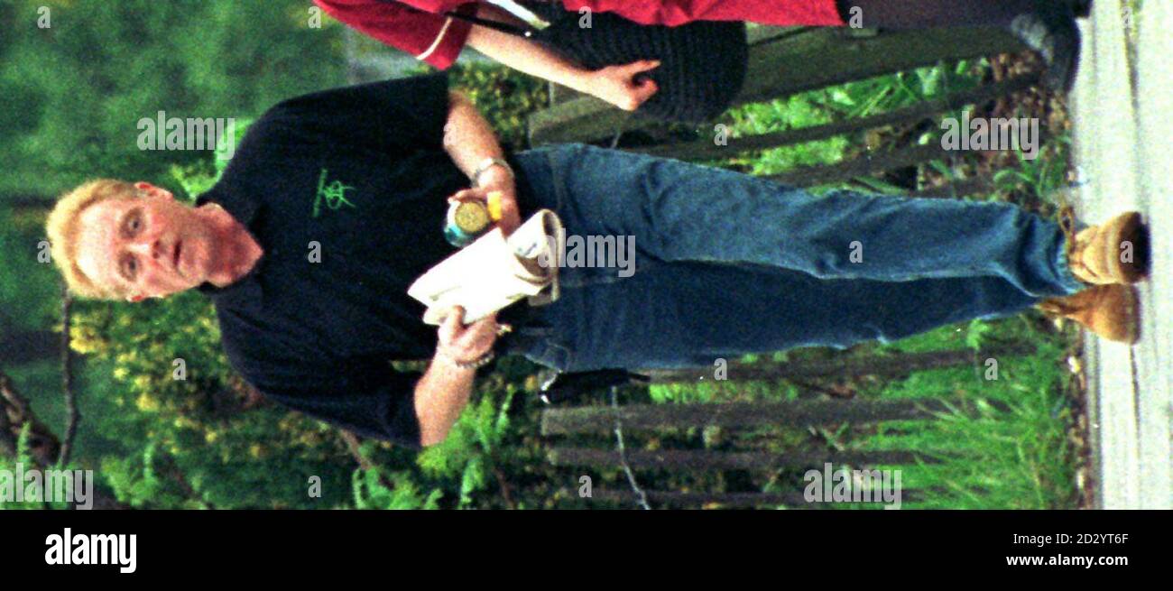 Library filer dated 14/5/98 of actor Bruce Jones, who plays Les ...