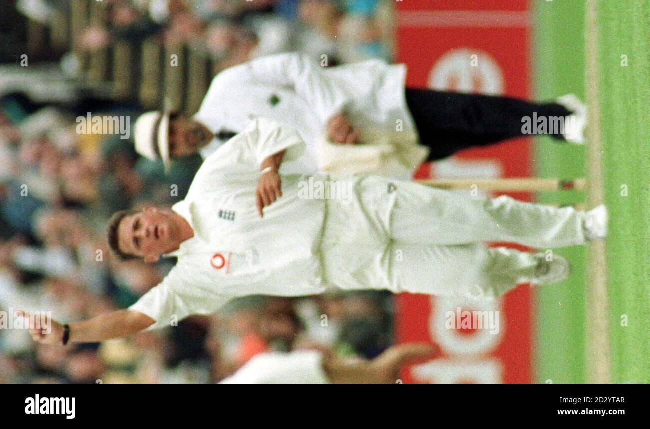 Old trafford today thursday hi-res stock photography and images - Alamy