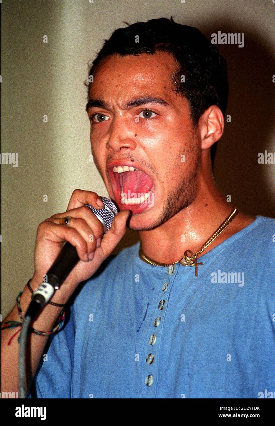 Finley Quaye performs during a concert for the inmates of Greenock ...