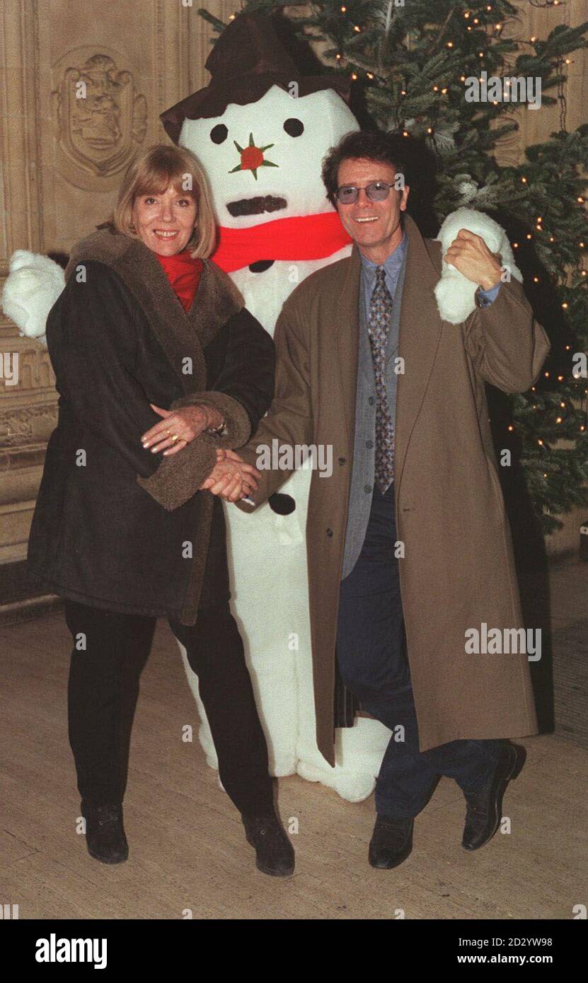 PA NEWS PHOTO 16/12/97 DAME DIANA RIGG AND SIR CLIFF RICHARD AT THE ...
