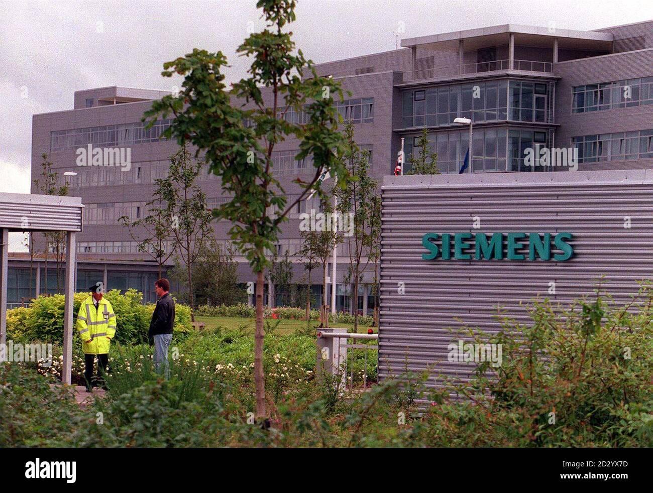 The giant siemens microchip plant hi-res stock photography and images ...