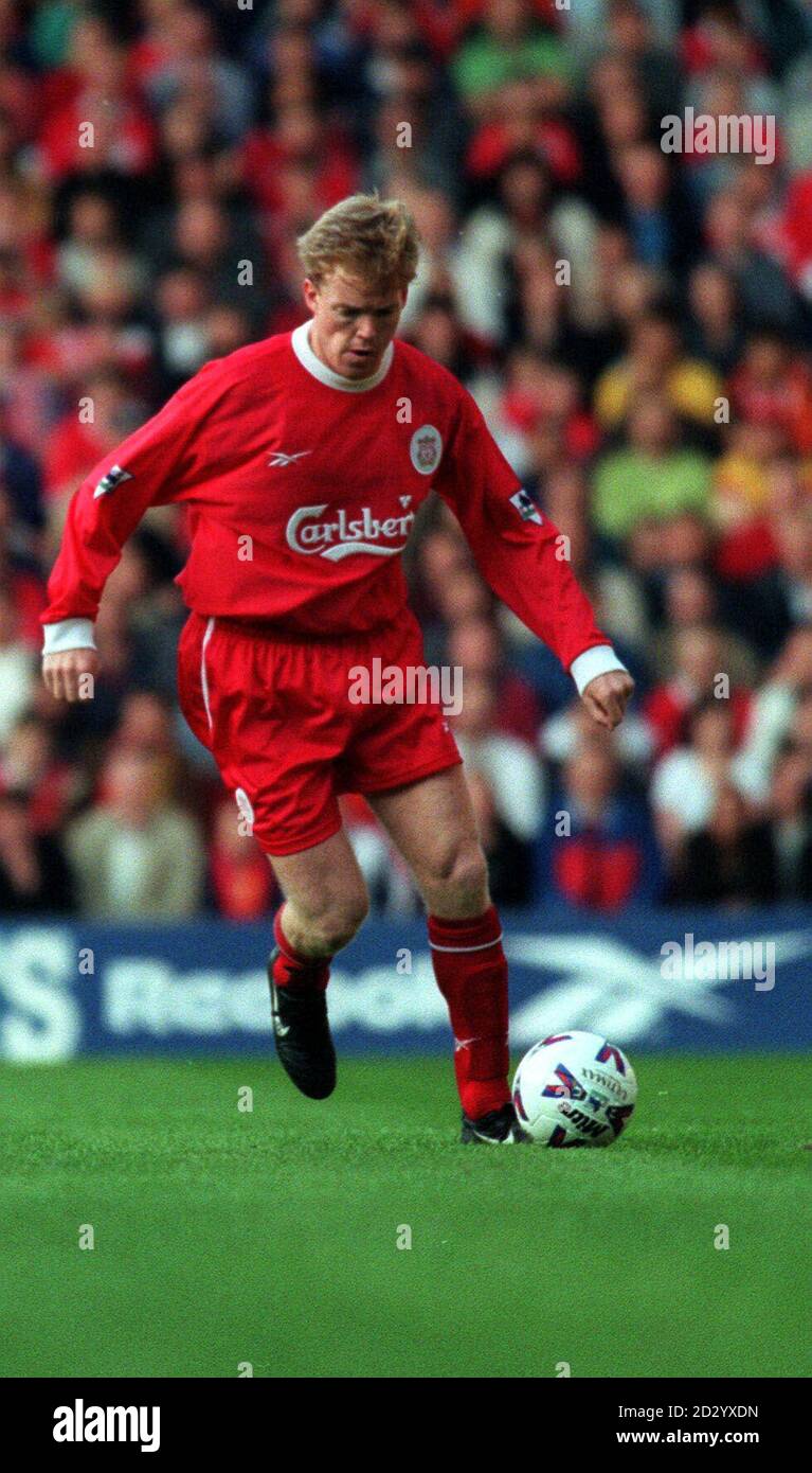 PA NEWS PHOTO 4/8/98 LIVERPOOL'S STEVE STAUNTON IN ACTION, DURING A ...