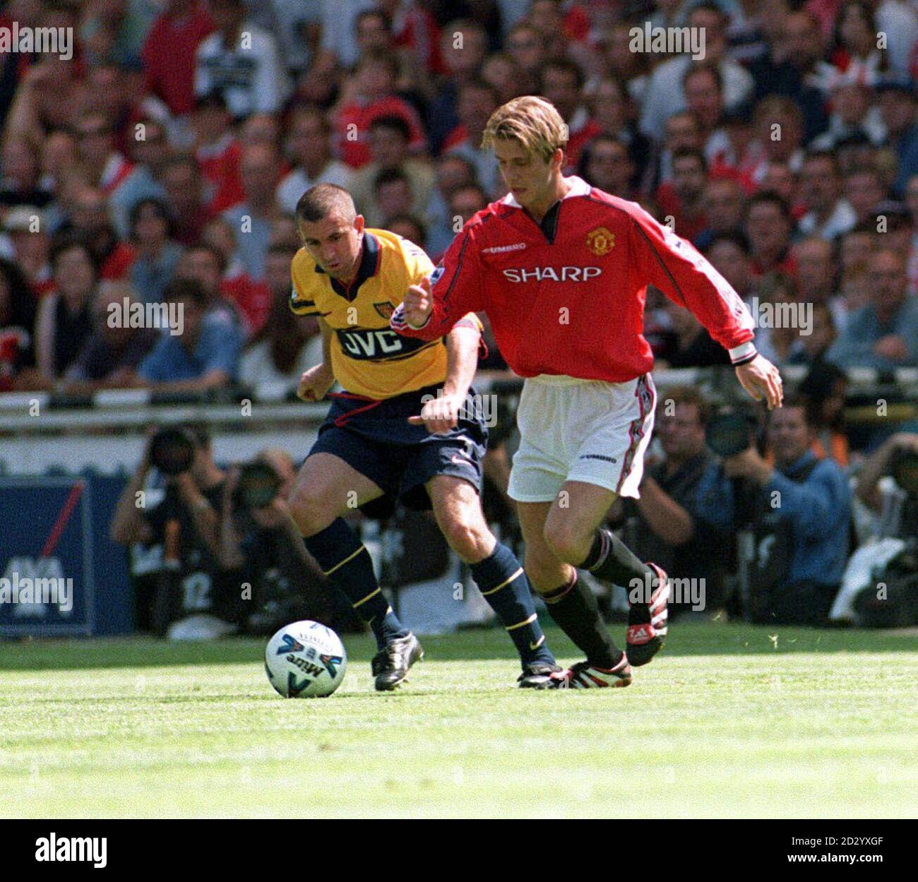 David beckham manchester united 1998 hi-res stock photography and ...