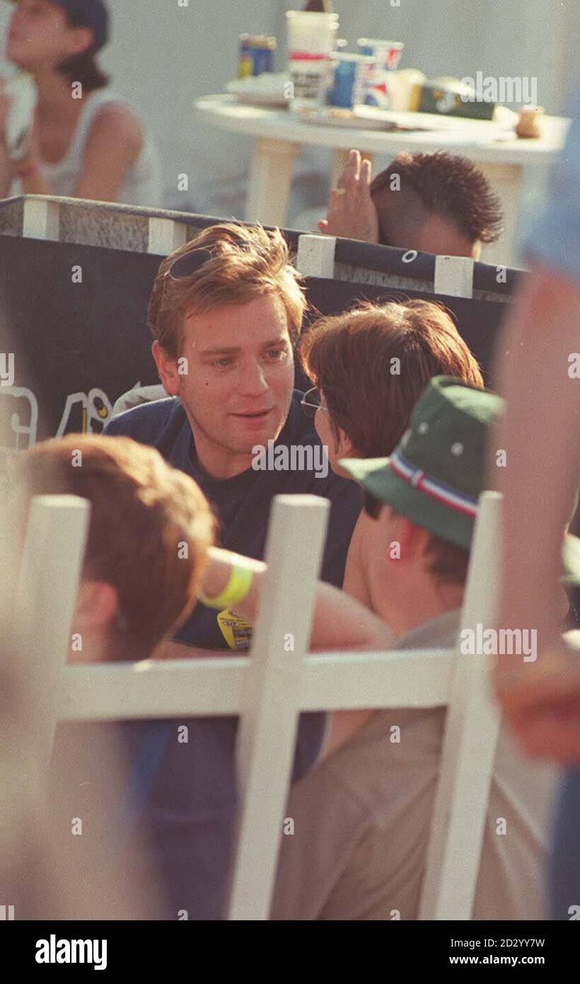 Anna friel and ewan mcgregor hi-res stock photography and images - Alamy