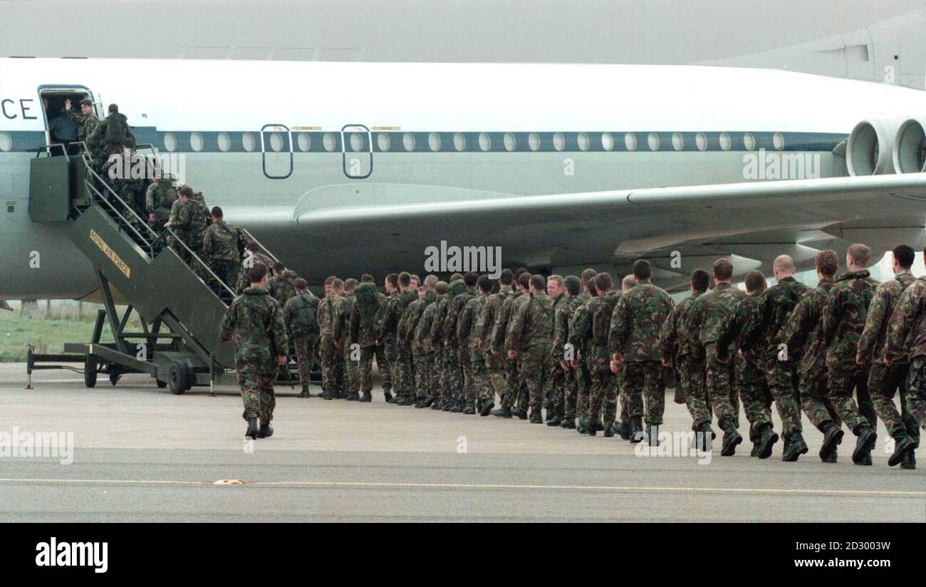 Board a plane at raf aldergrove hi-res stock photography and images - Alamy