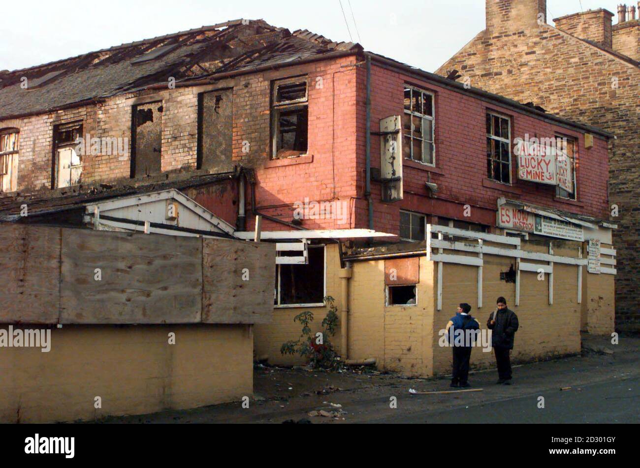 Residents manningham area bradford hi-res stock photography and images ...