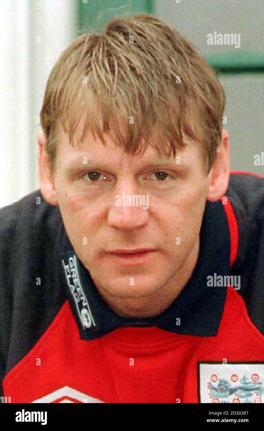 England star stuart pearce on hi-res stock photography and images - Alamy