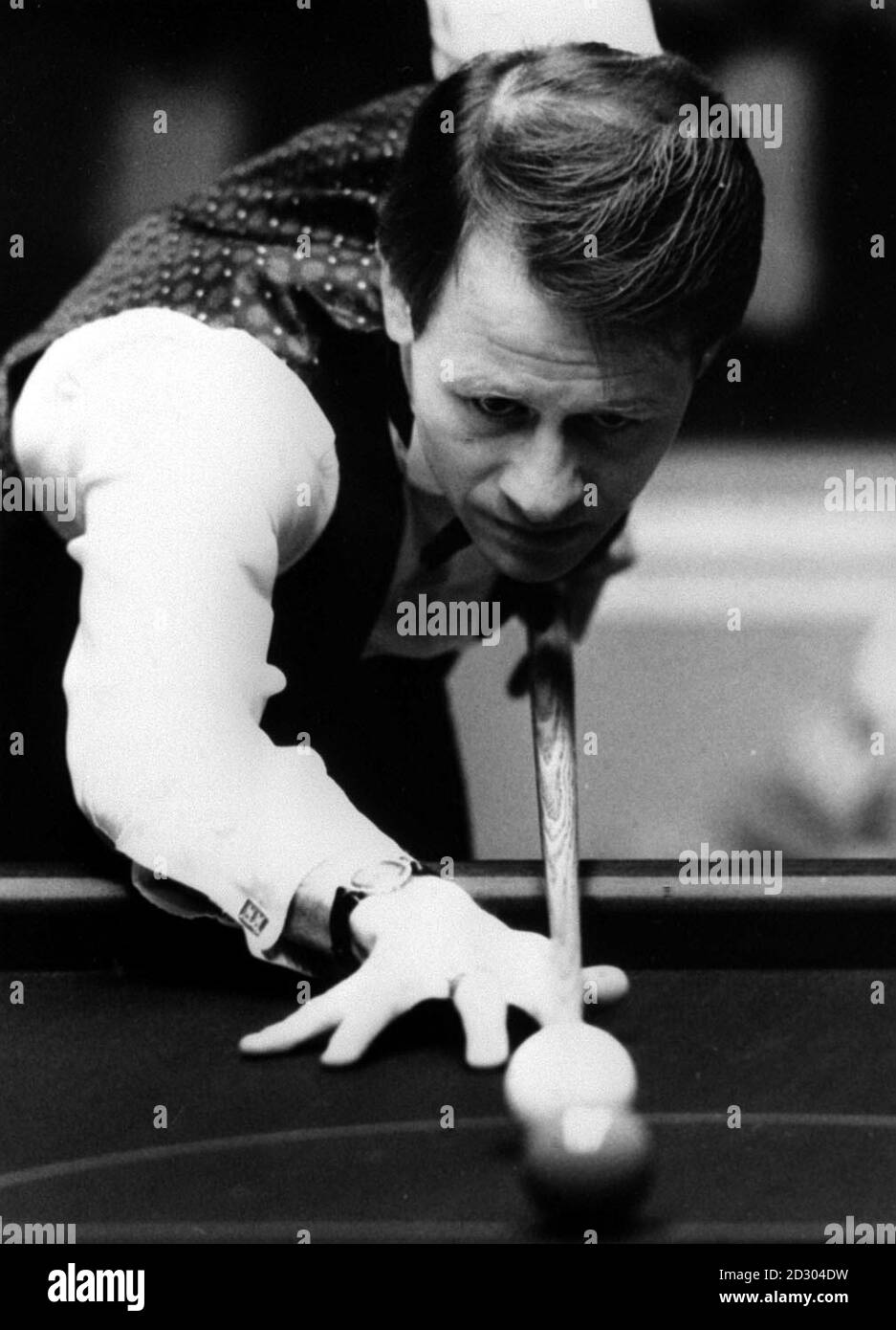 Library file dated 1/2/87 of Alex Higgins as he takes to the table at ...