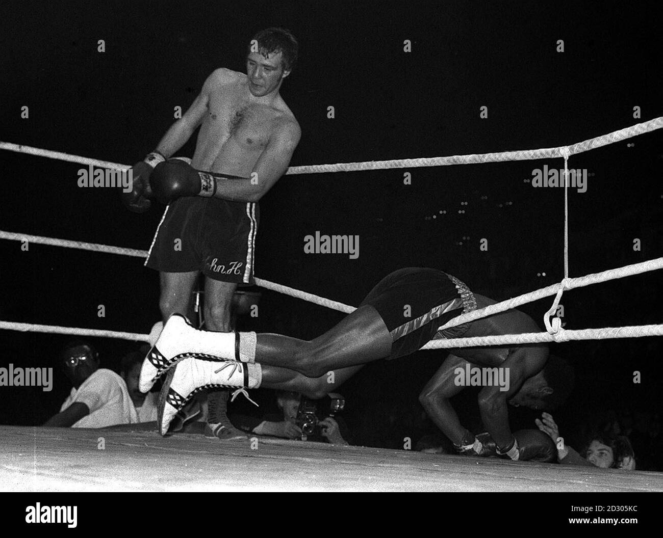 Library file dated 21/3/76 : Victory is near for John H Stracey (left ...