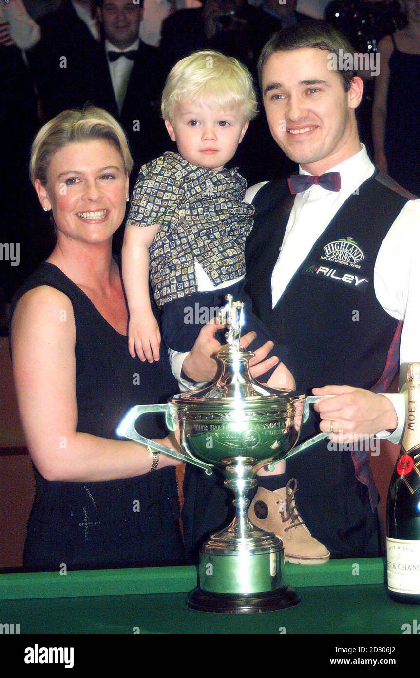Stephen Hendry celebrates with wife Mandy and their son Blaine, after ...
